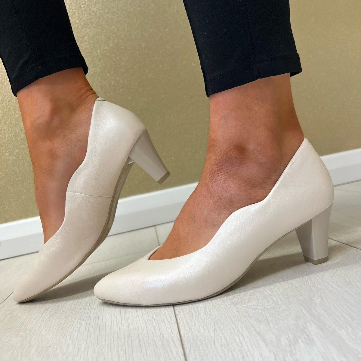 Caprice Cream Pearl Leather Low Heel Court Shoe – SM Shoes